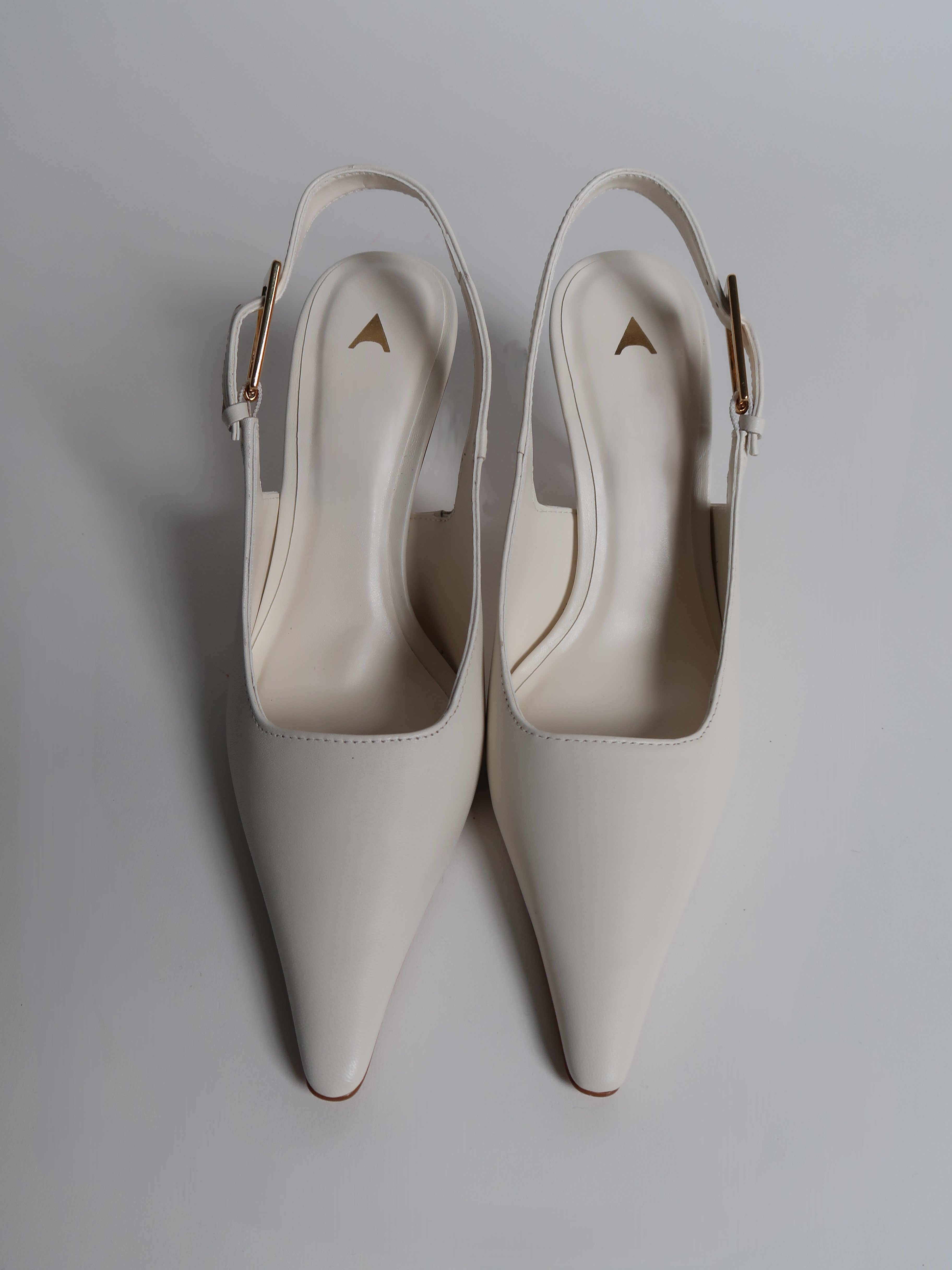 Capsule - Colleta Cream- נעלי עקב מחודדות בצבע קרם – SHOEZ